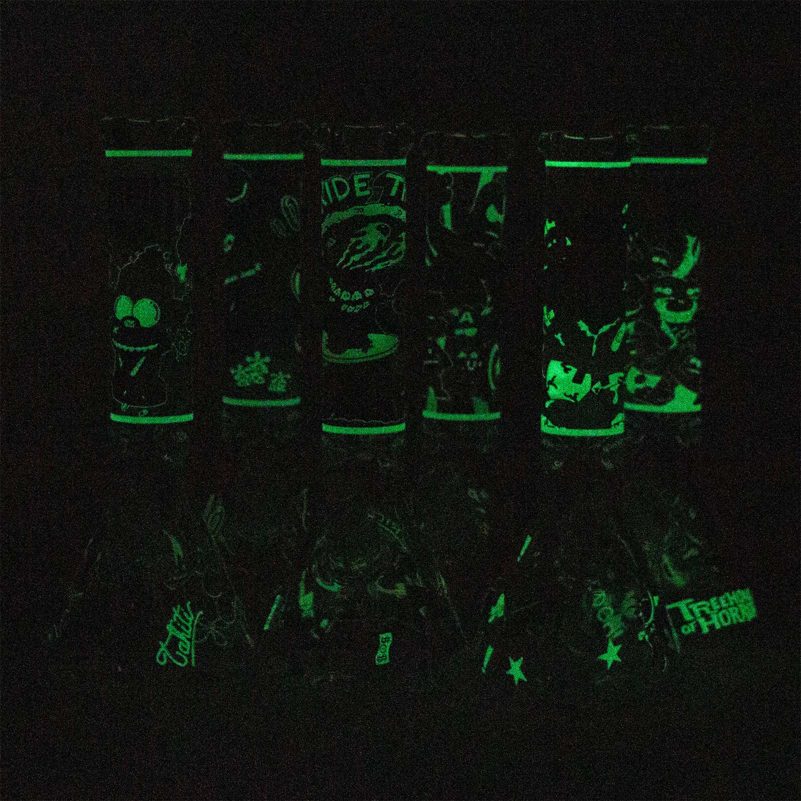 Cartoon Glow 9 mm Beaker Bong – PILOTDIARY